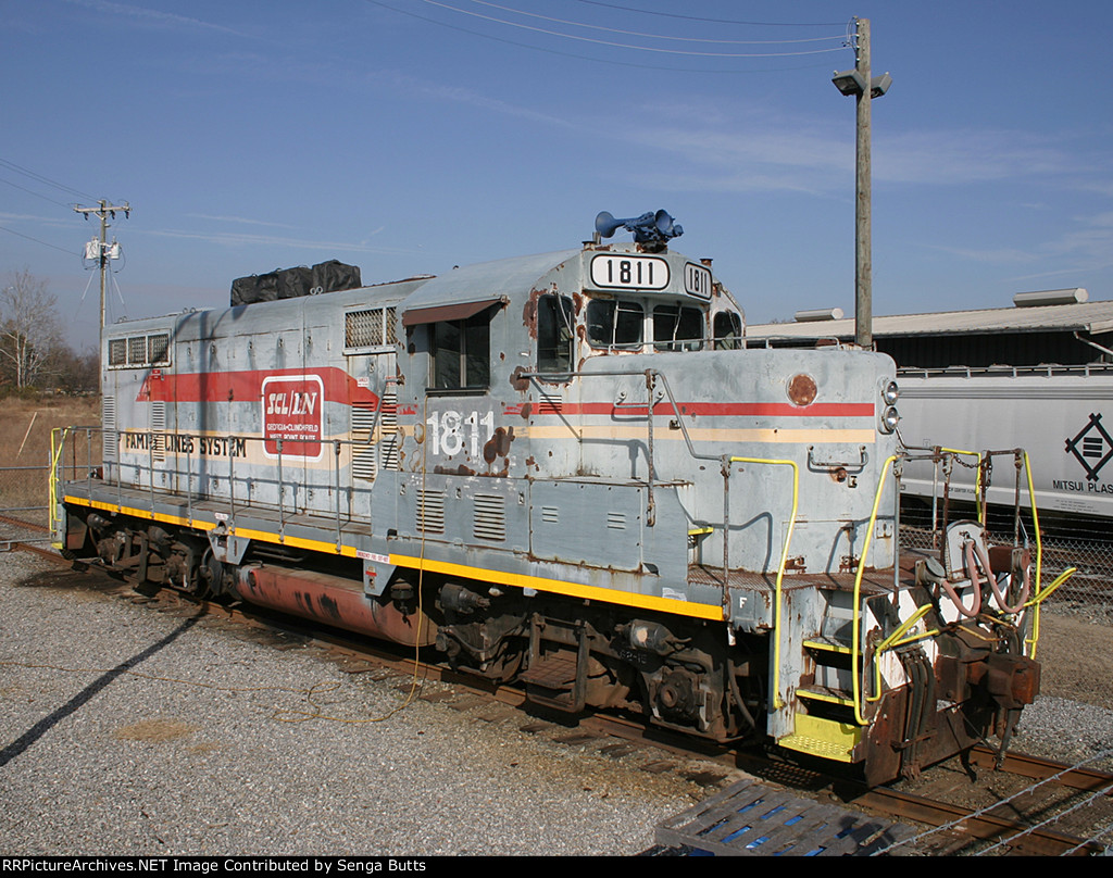 CWCY 1811 ex Family Lines System GP16